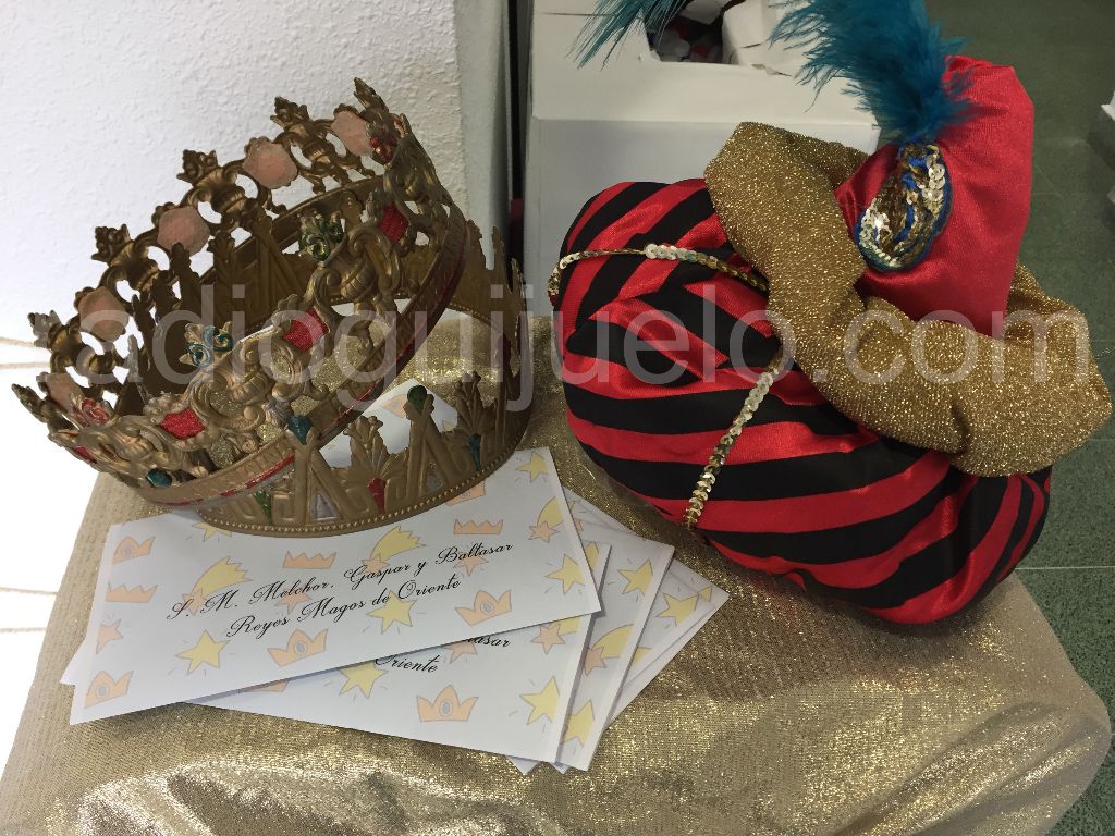 La plaza Mayor recibe la visita del Paje Real