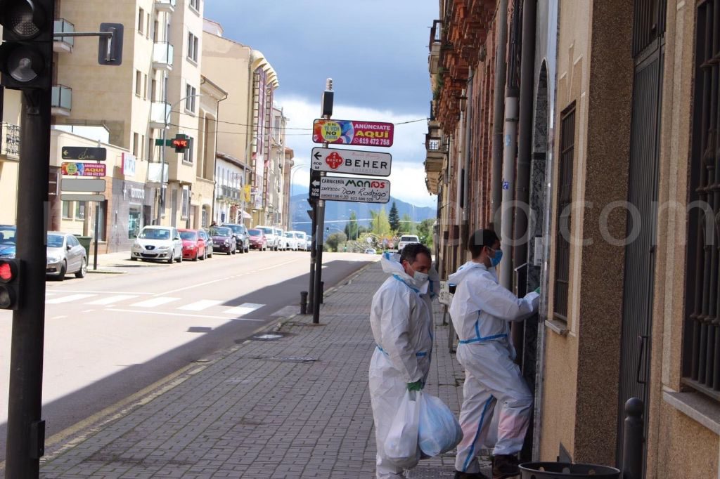 El Ayuntamiento de Guijuelo entrega un kit de protección individual a ...
