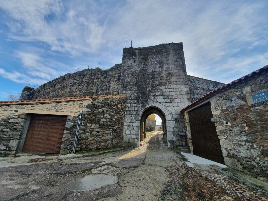 Monleón honra a Santa Isabel